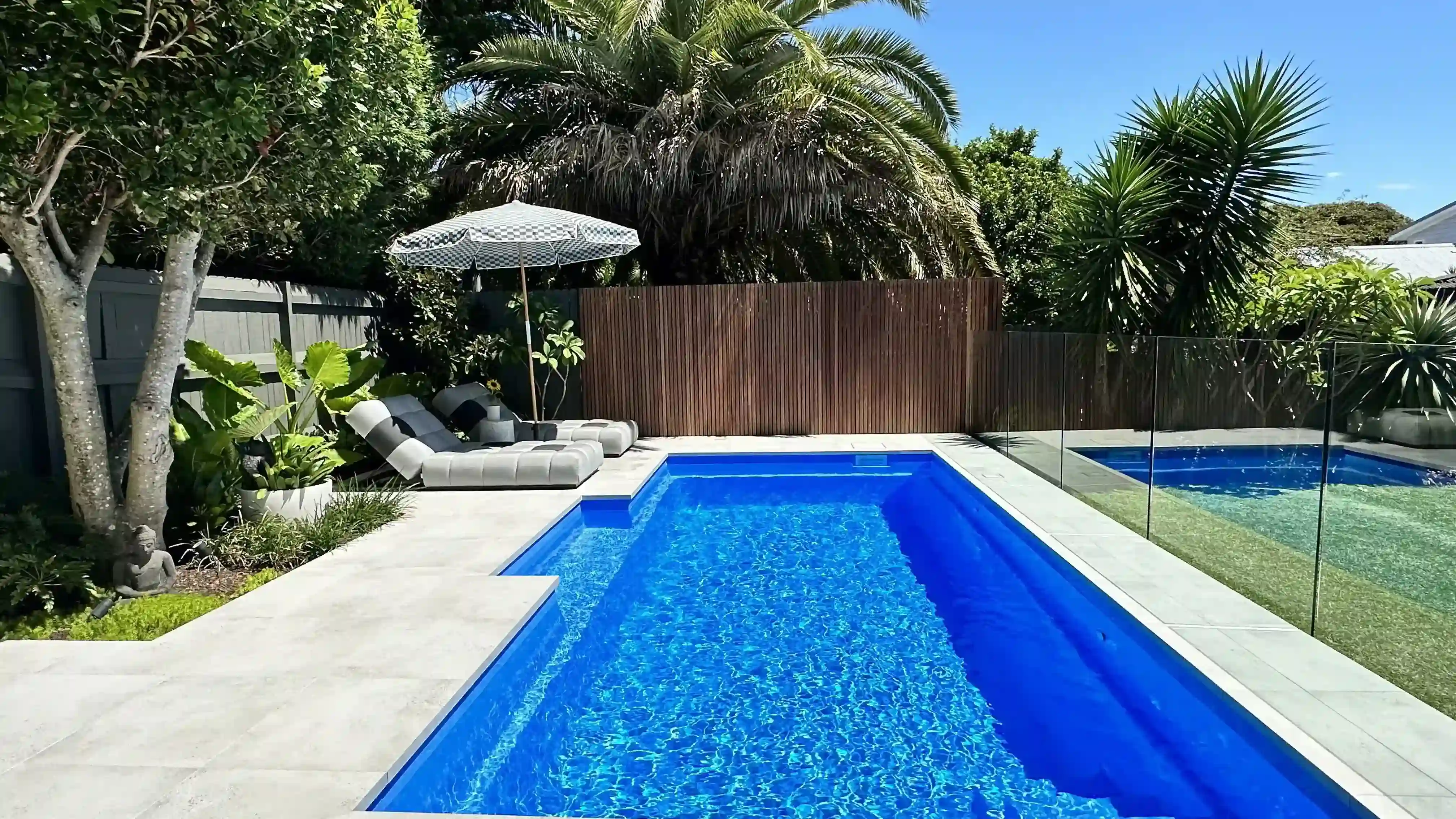 6m Oasis Family Pool | Buy Fibreglass Swimming Pools Online and Save