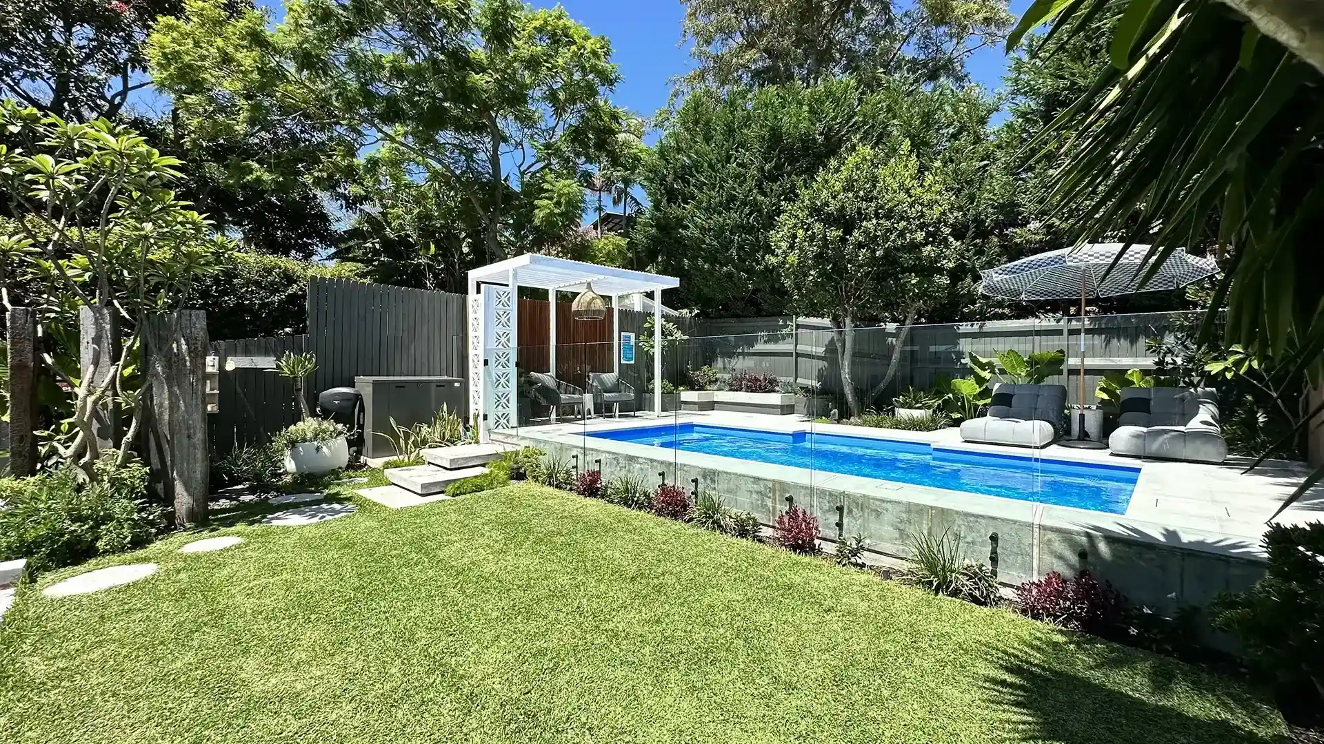 7m Oasis Family Pool | Buy Fibreglass Pools Online and Save